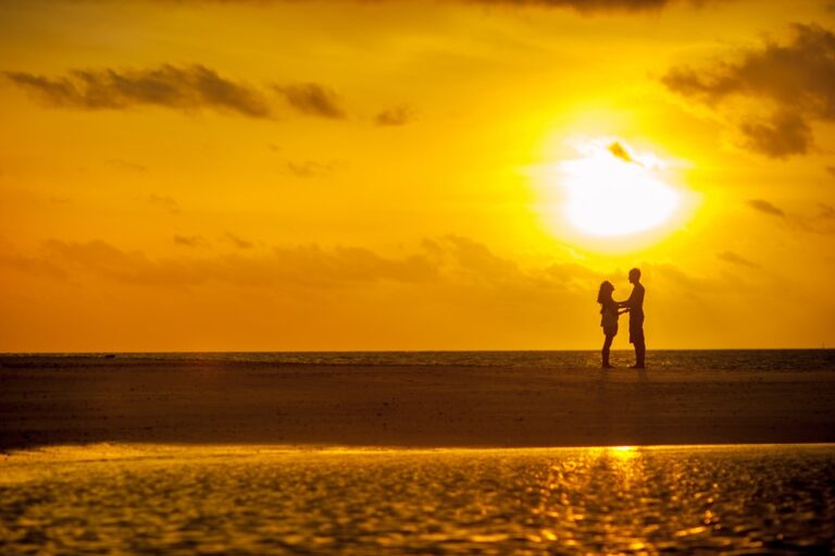 Twin flames: 27 signs you’ve met your mirror soul - Mindful Cupid